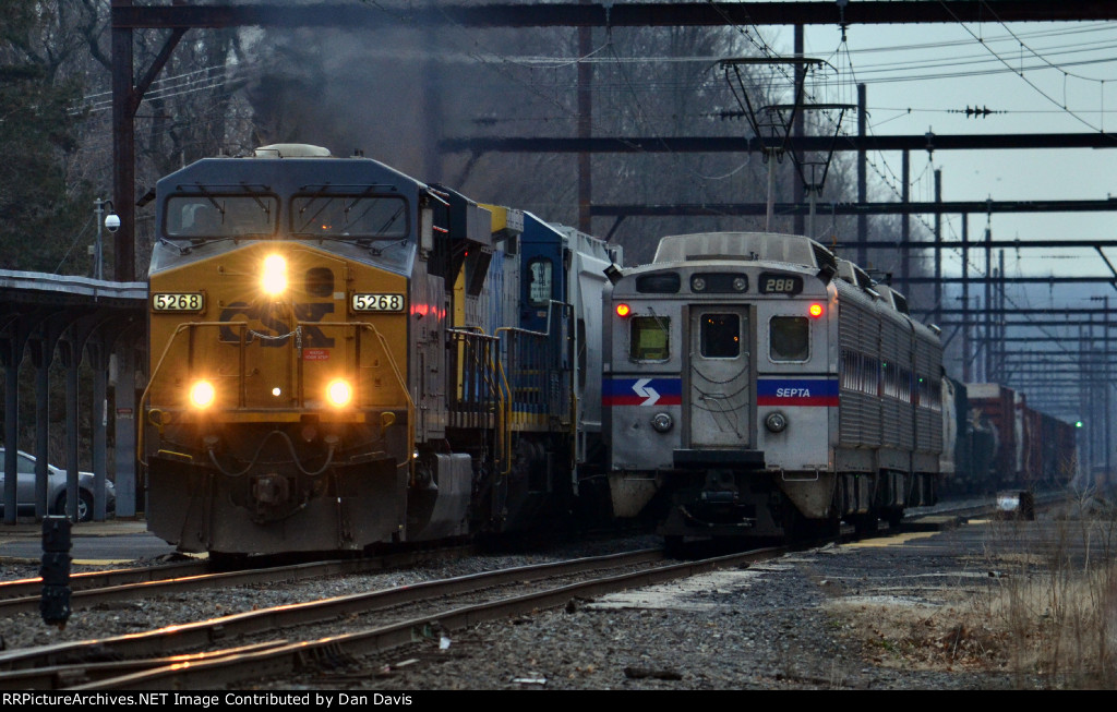 CSX ES40DC 5268 leads Q438-08